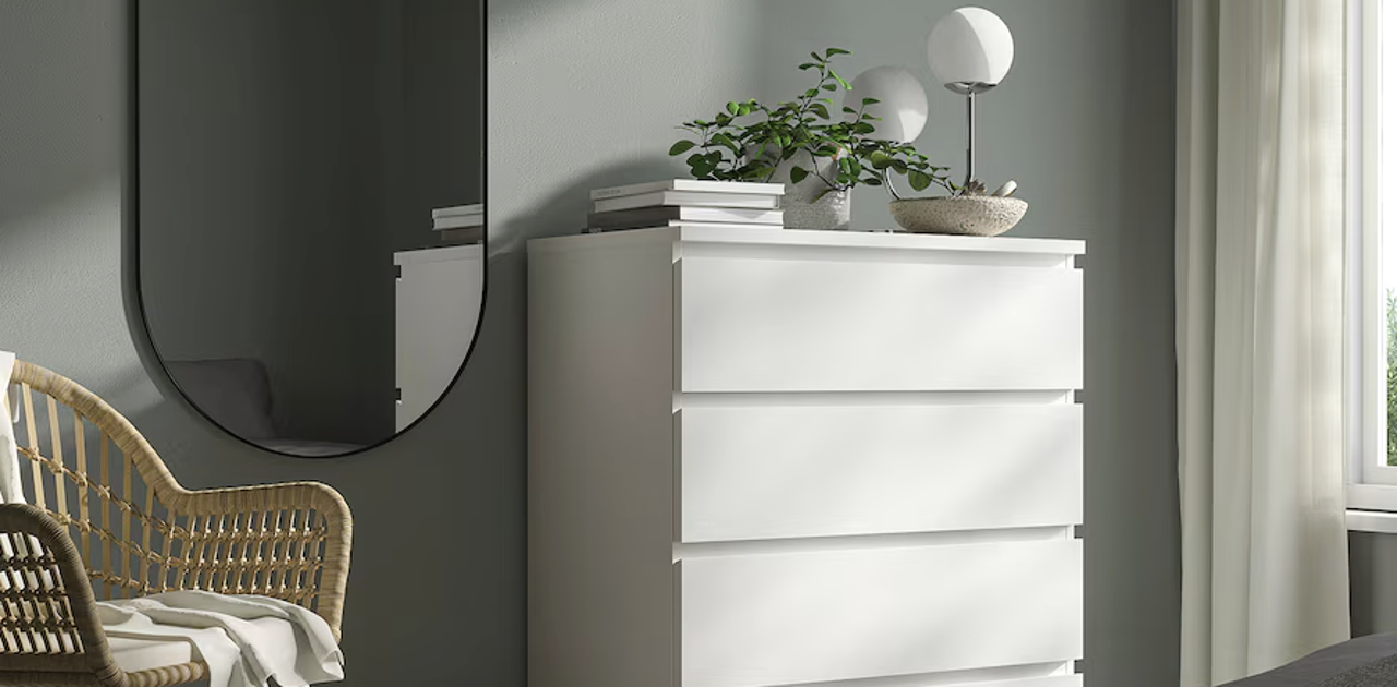 IKEA rebaja su cómoda Malm más vendida: tiene 4 cajones, es blanca y te cabe en cualquier rincón