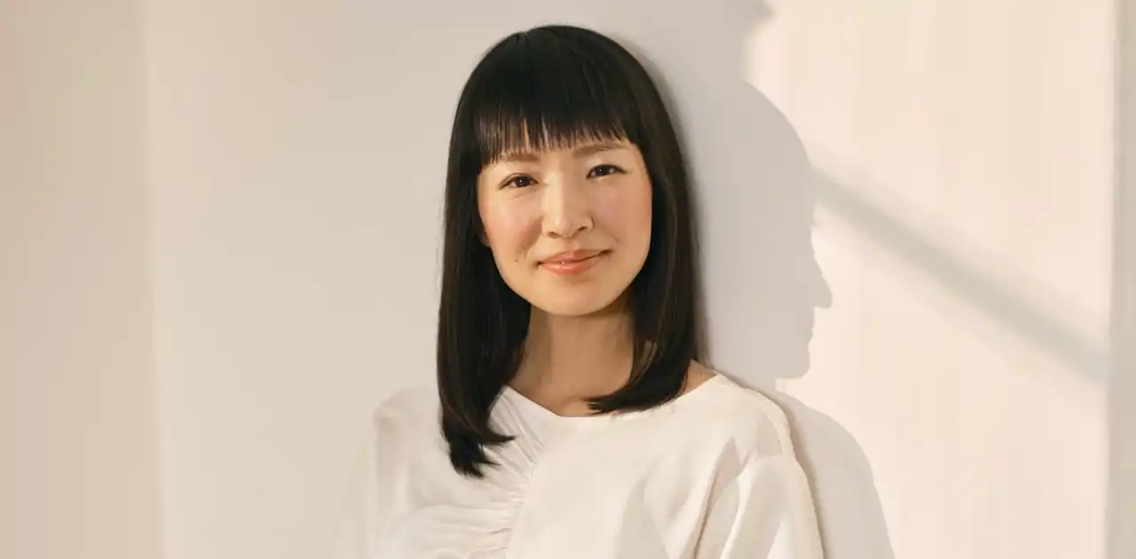 Marie Kondo, experta en orden: "Nunca guardes los calcetines haciendo una bola con ellos. Así ...