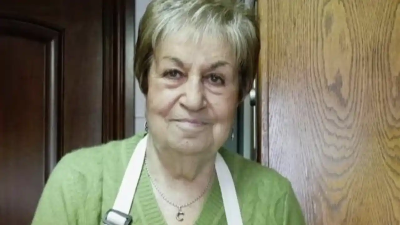 La abuela Conchita (84 años), la yaya más viral: "Limpio las sillas tapizadas con esta mezcla ...