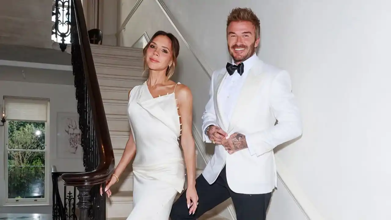 La elegante cocina de Victoria y David Beckham: con armarios con color ...