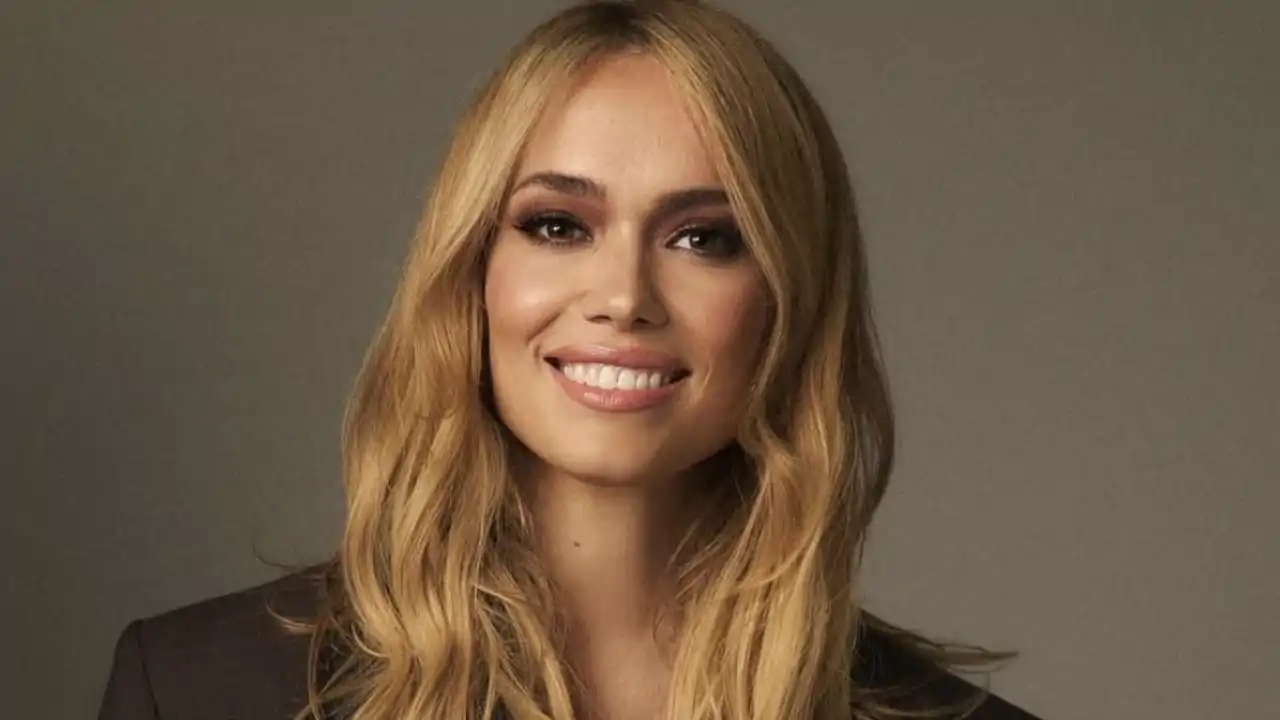 Nos colamos en el moderno salón de Patricia Conde: decorado en blanco ...