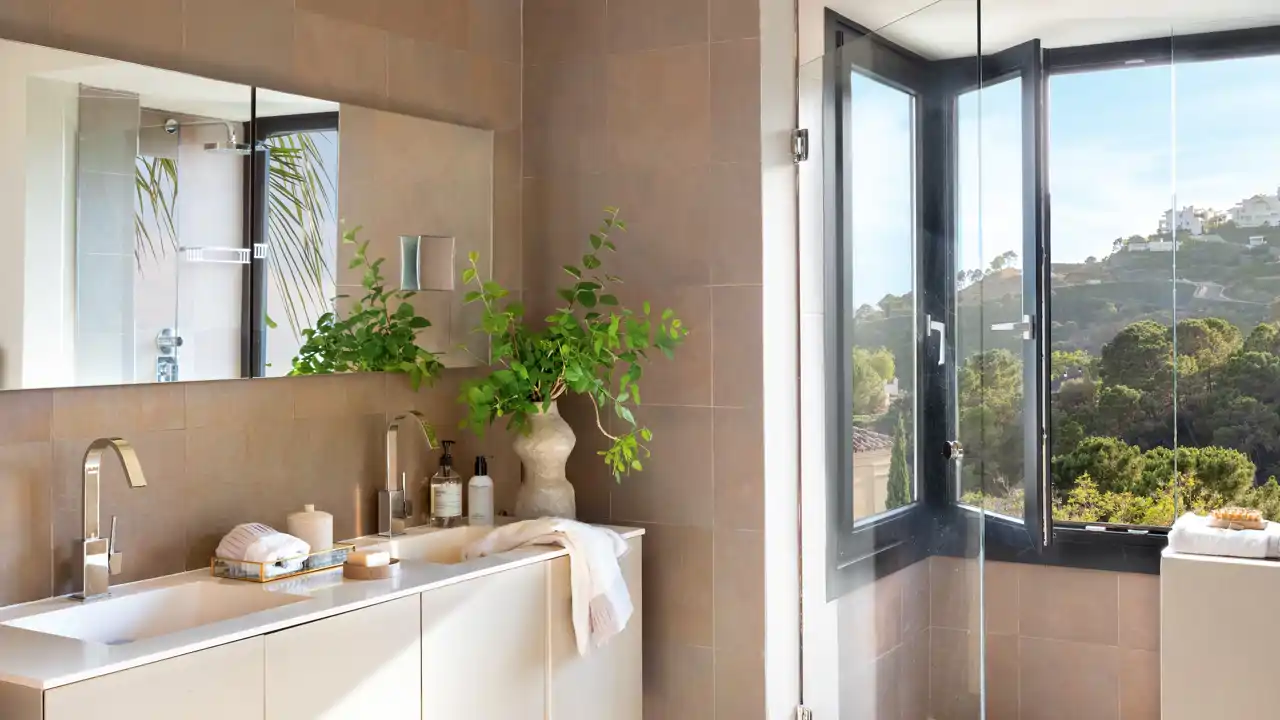 Fin de reinado de los azulejos tradicionales en el baño: esta es la ...